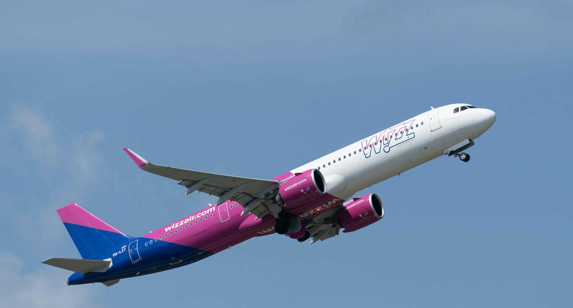 Koniec trybu samolotowego. Wizz Air oferuje internet od Muska » Fintek.pl